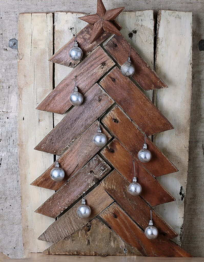 Unique Styled Most Creative Christmas Pallet Tree Ideas - Ease DIYs